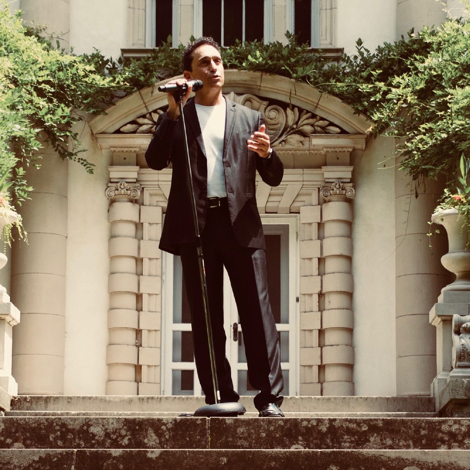 Elio 'The Gentleman' Scaccio | Entertainment Unlimited